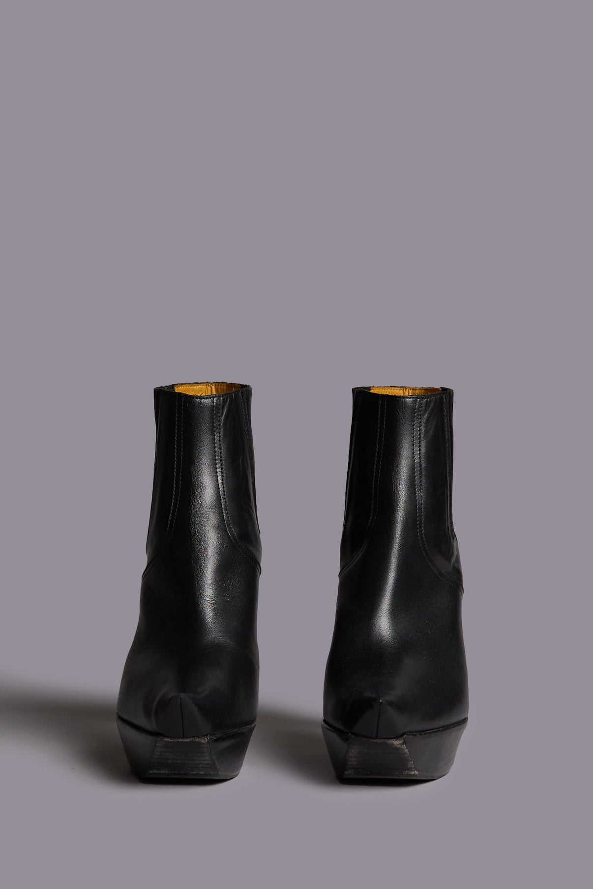 POINTY TOE PLATFORM HEELED BOOT - BLACK – R13